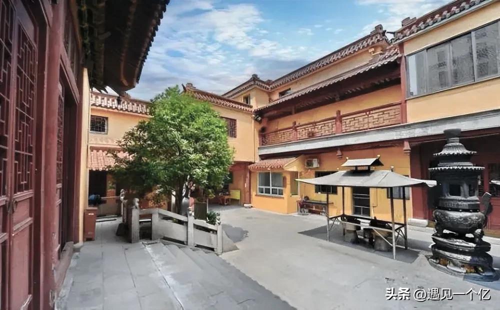 Fashan Temple, which was built in the late Qing Dynasty, has witnessed ...