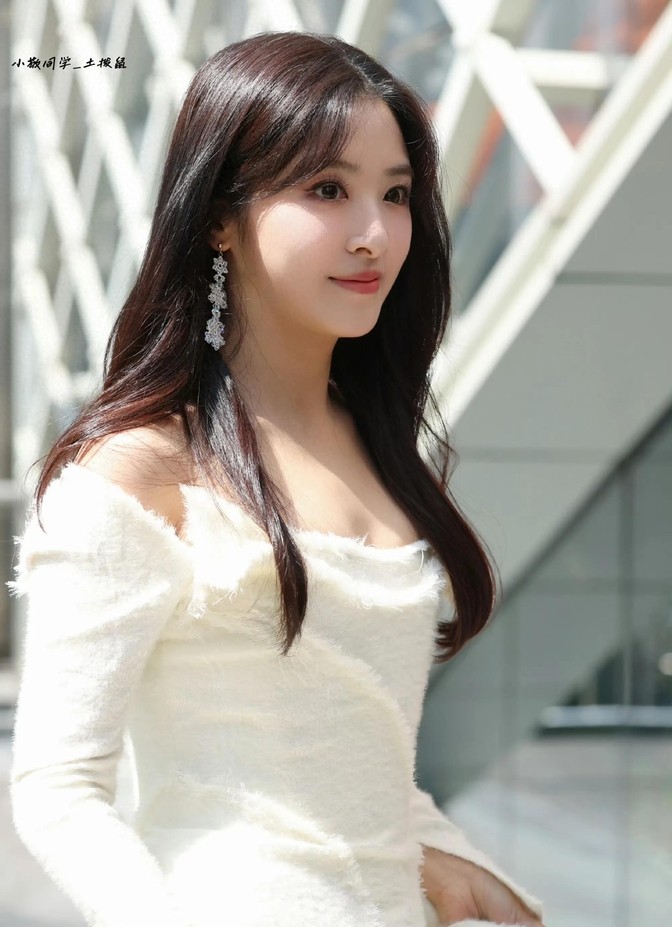 Zhang Hanyun returns to the stage, 15 million fans are going crazy! Her ...