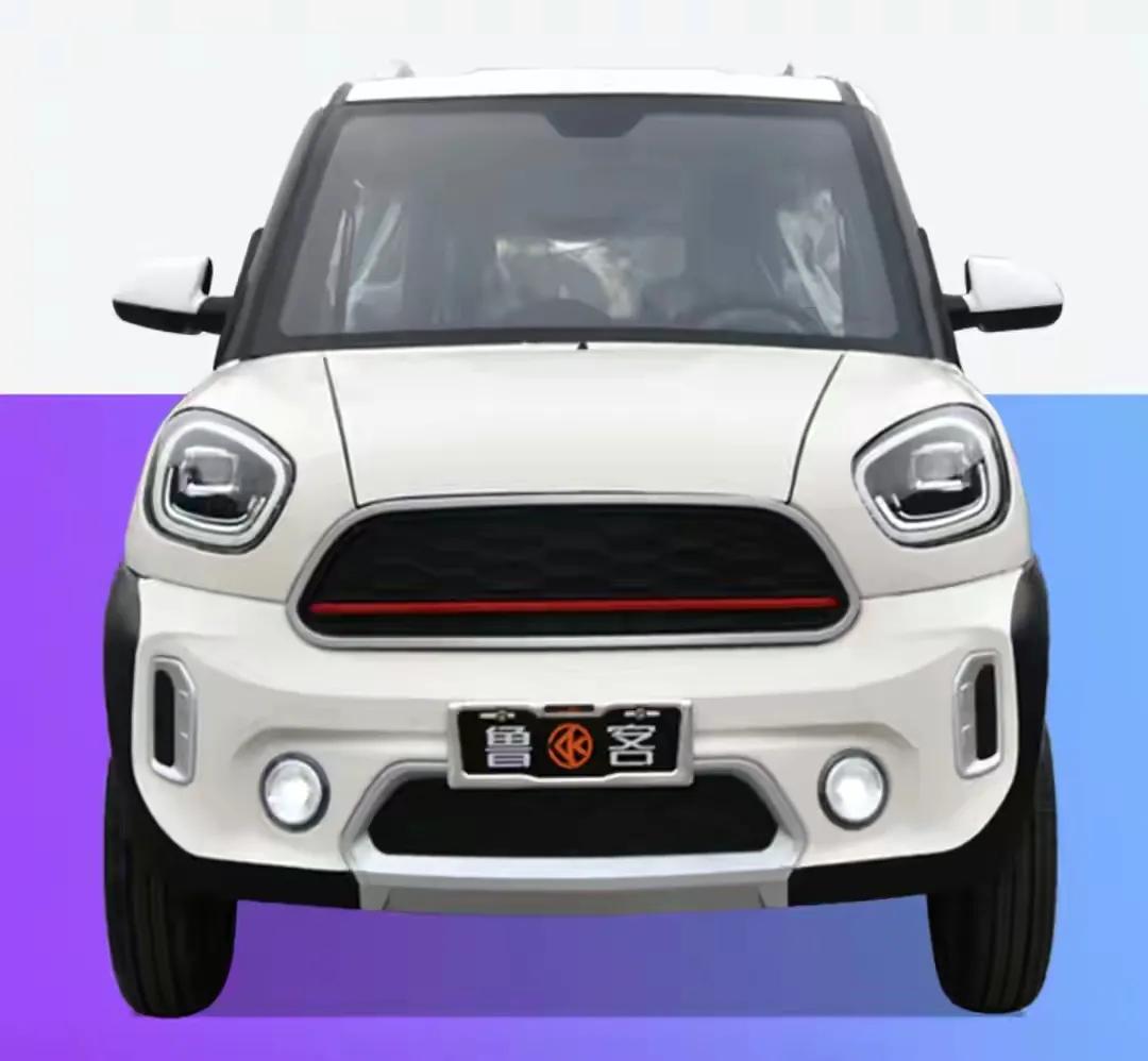 Luke's electric four-wheel vehicle "Bright" is equipped with a 3,000 ...