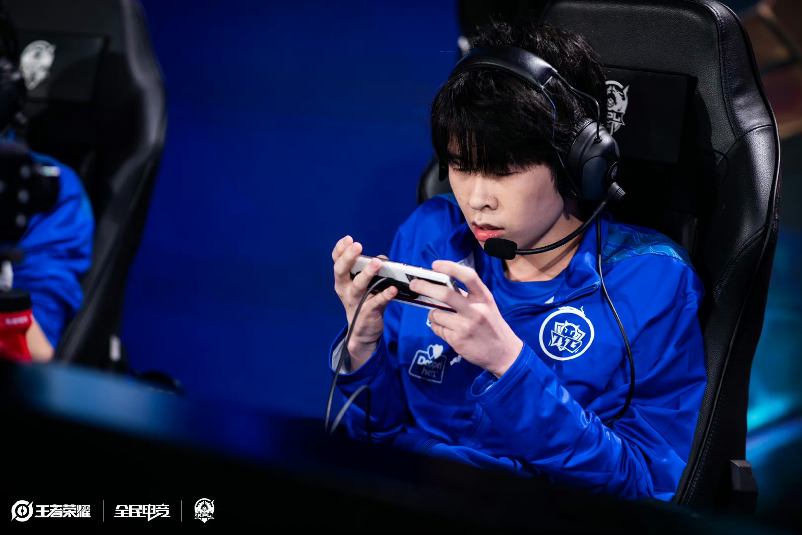 Feng Xiao averaged 4 deaths per game! How can TTG beat MTG? What's even more outrageous is that ...