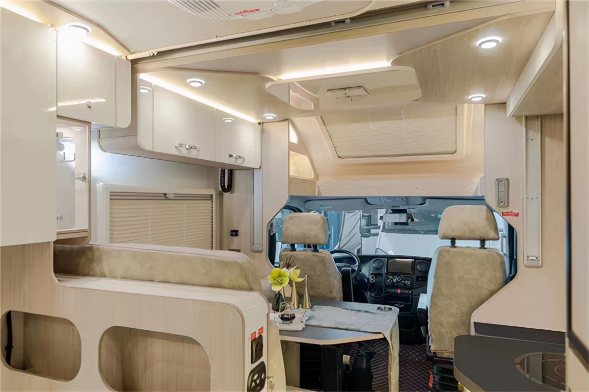 The new Yate Zunzhi S5 small-forehead Iveco RV, high-end T-shaped RV is ...