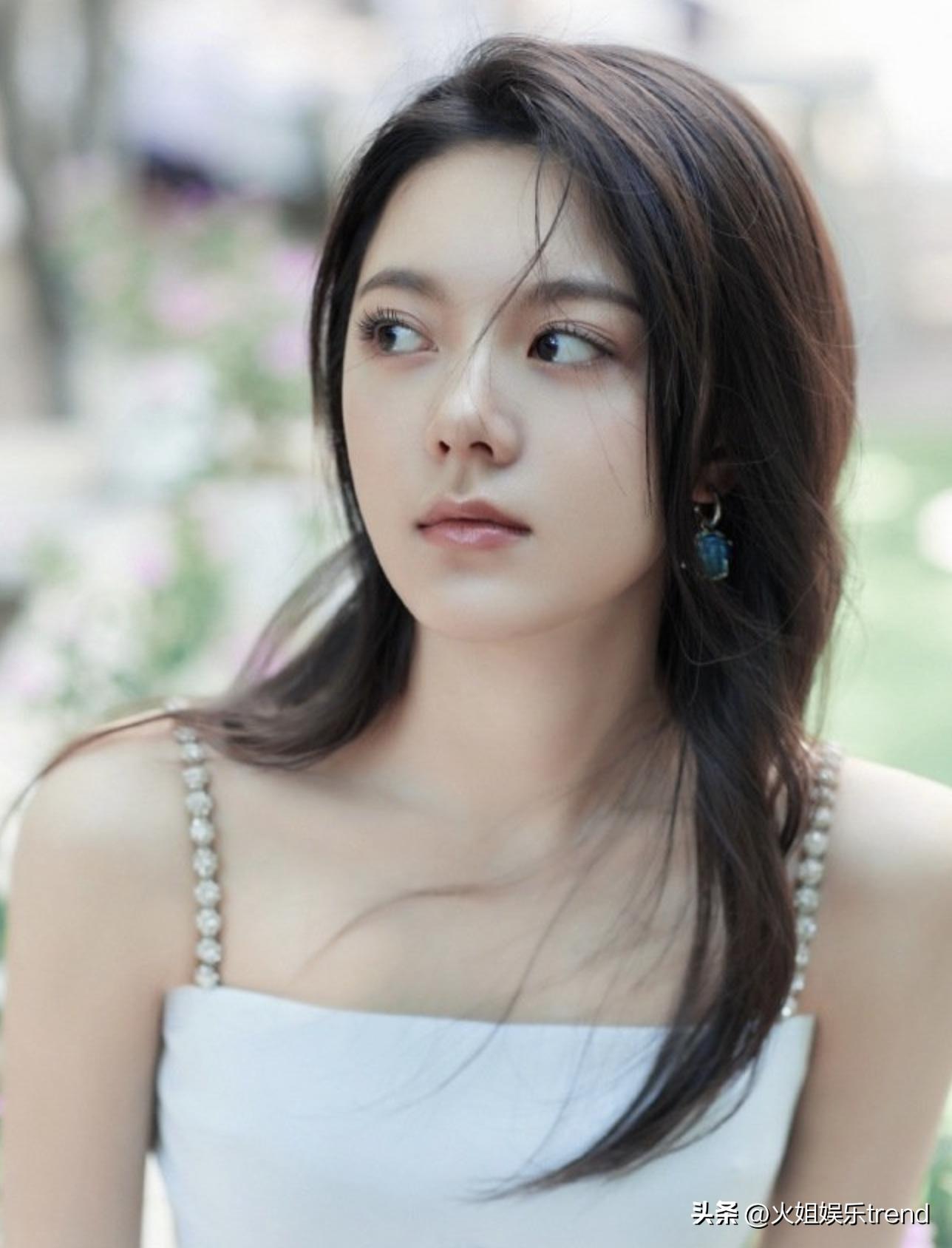 Zhao Jinmai's 20-year-old birthday photo is slim, and his career is ...