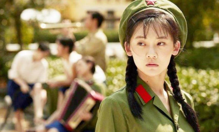 Feng Xiaogang bluntly said: She is so good at pretending that she will never become popular, let ...