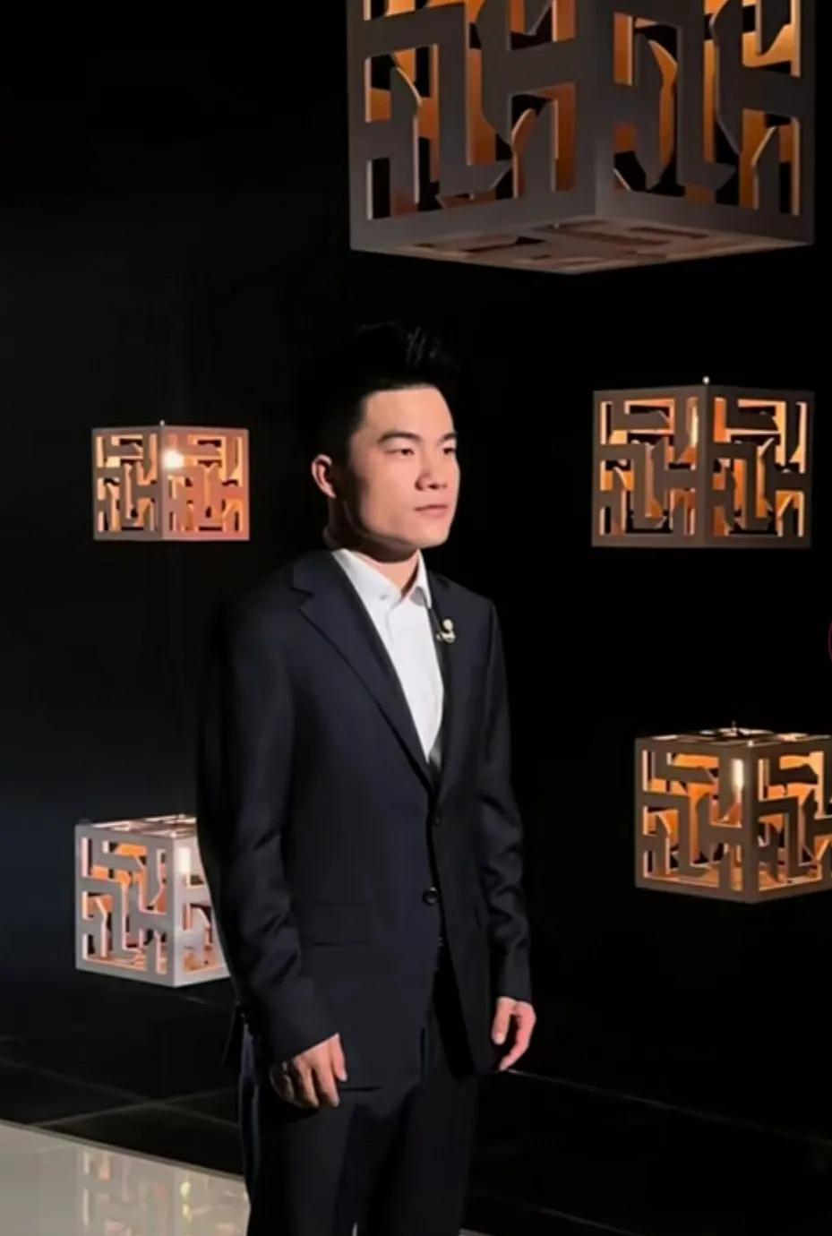 Dong Yuhui cooperated with Mr. Fang Jinlong in "Classic Odes" to ...