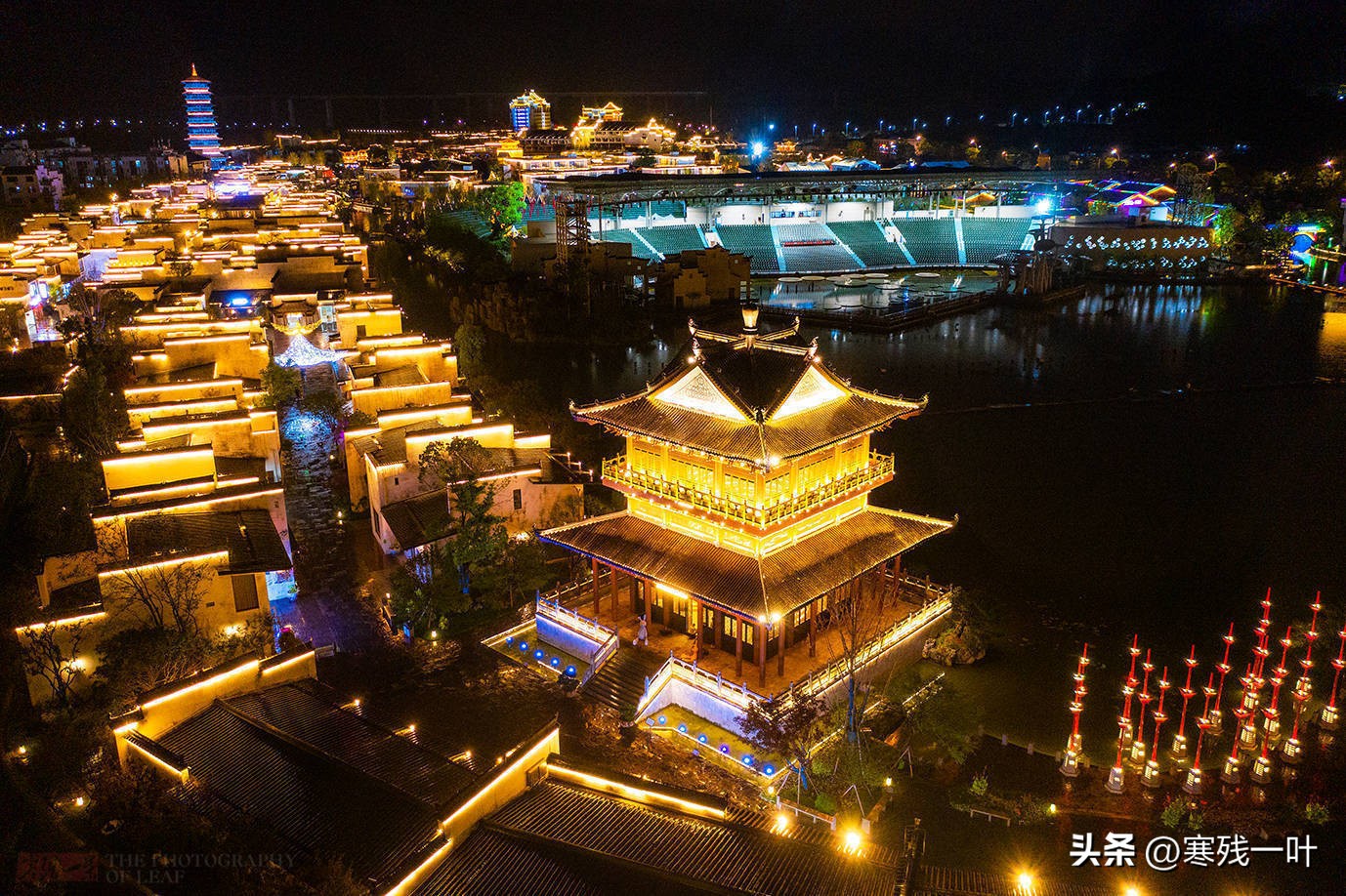 A library in Jiangxi has become popular, and its peculiar bookshelf ...