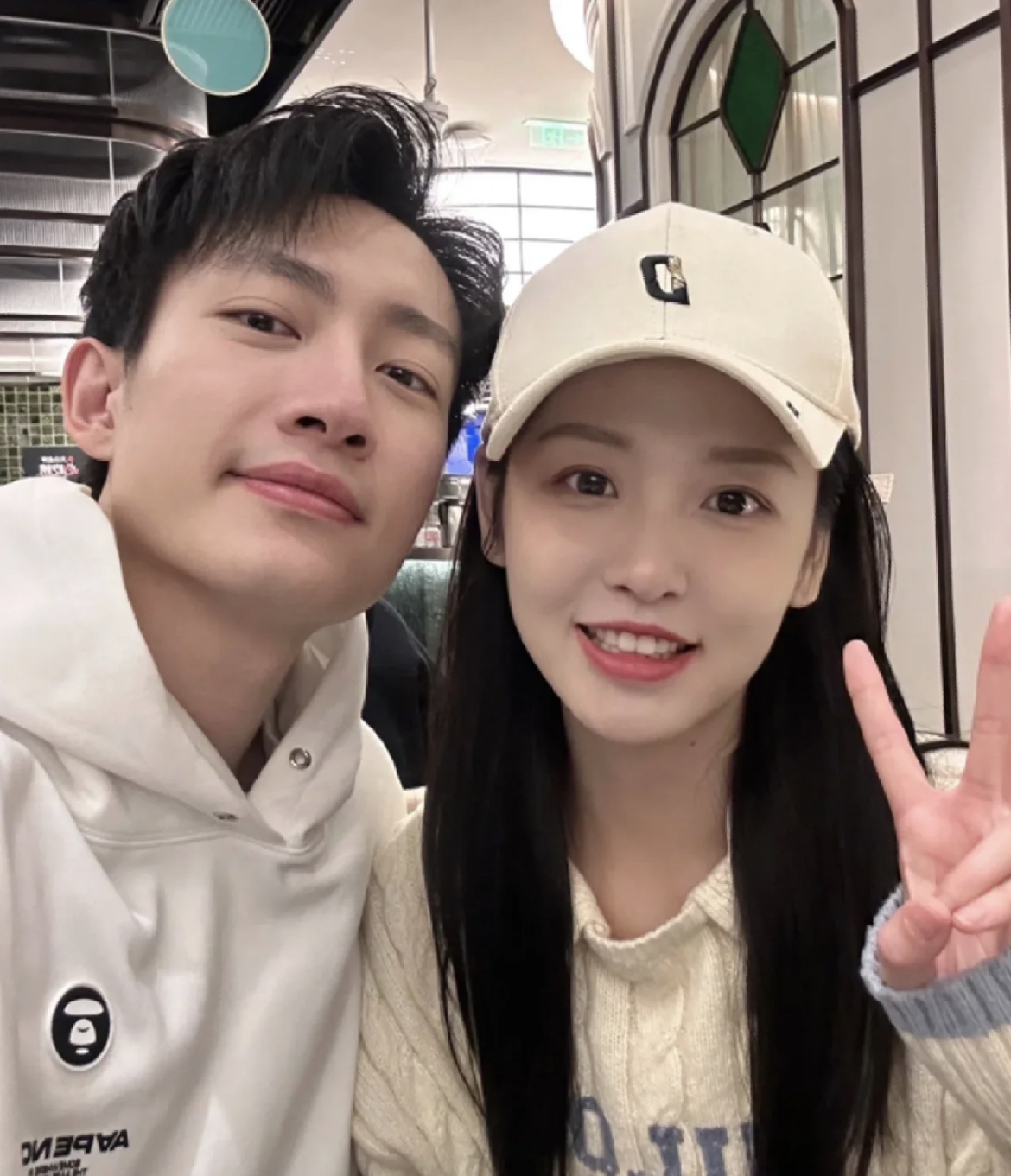 Zhao Qijun successfully proposed to Yang Kaiwen, half of the love circle sent congratulatory ...