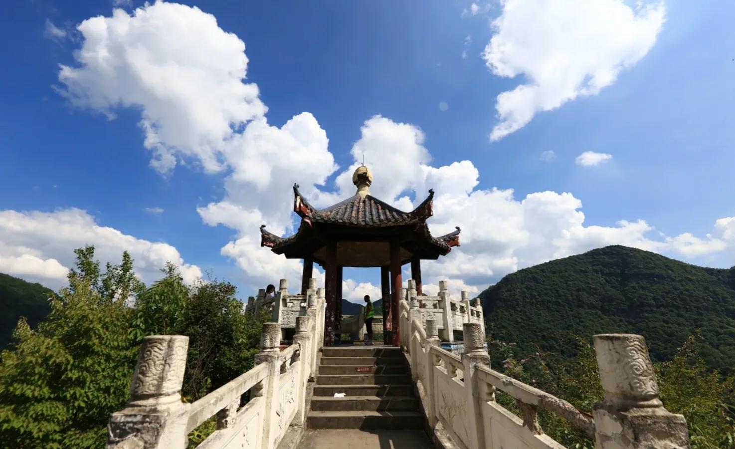 Poet Li Meiyun praised Liangdu of the Three Gorges, Jinfeng Mountain ...
