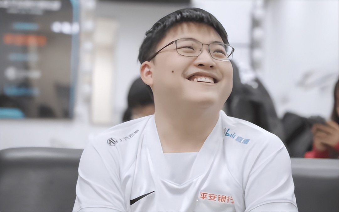 Real name envy! MLXG talks about EDG.Uzi: His contract is gone, where does he want to go? - iNEWS