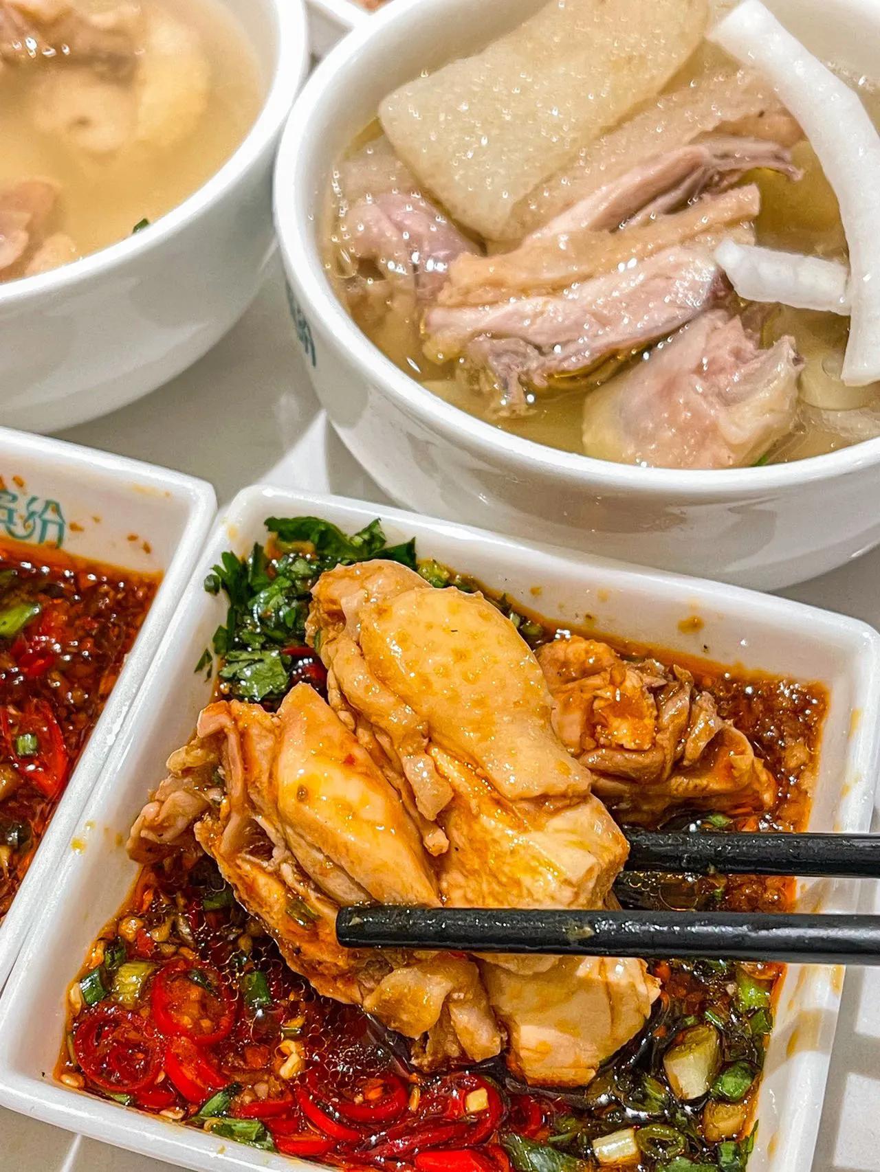 Chongqing is weirdly cold... 1⃣️Yuan coconut chicken is arranged, drink ...