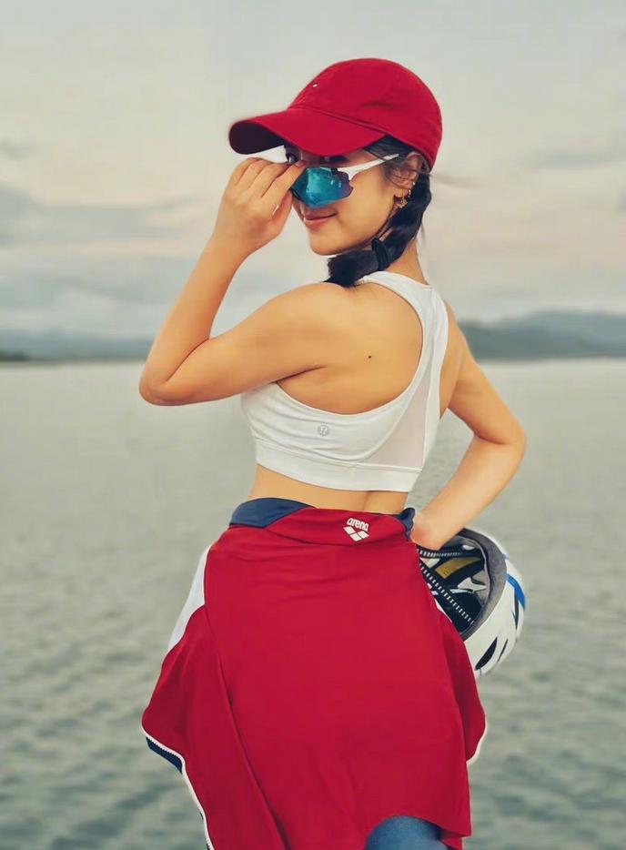 Zhao Yihuan posted riding photos, with a bumpy figure, netizens: bold ...