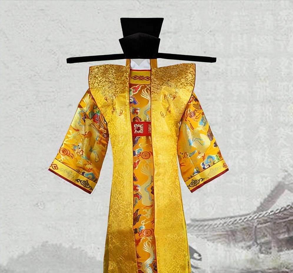 Since ancient times, the dragon robe has been a symbol of the emperor ...