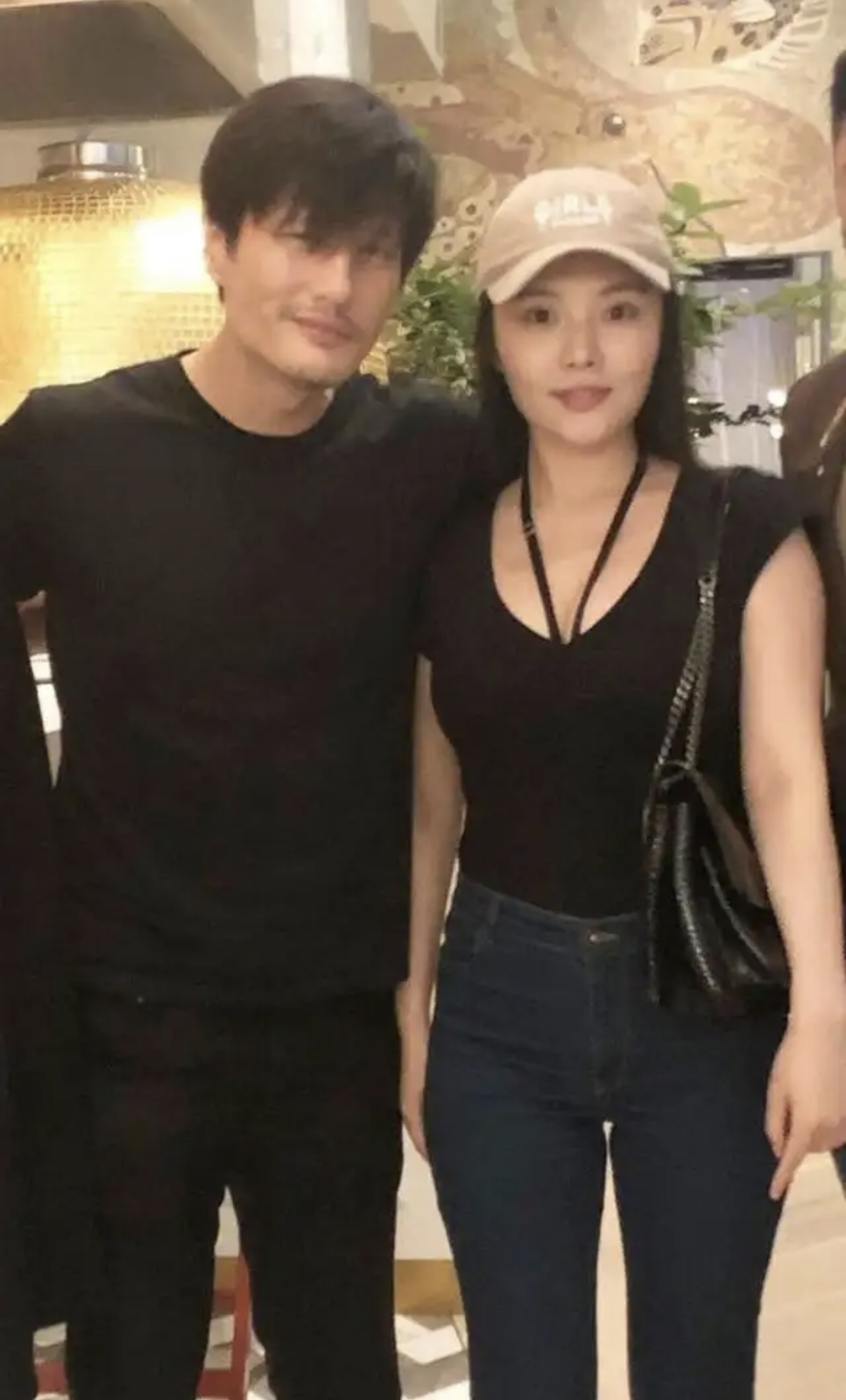 Yin Ziwei crazily showed his love to his ex in the early morning, broke ...