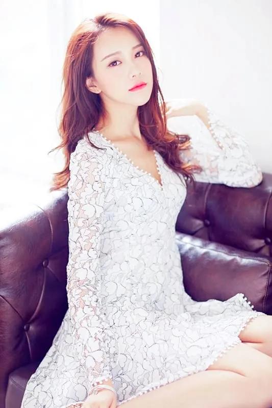 China's first young model, Huang Yilin - iNEWS