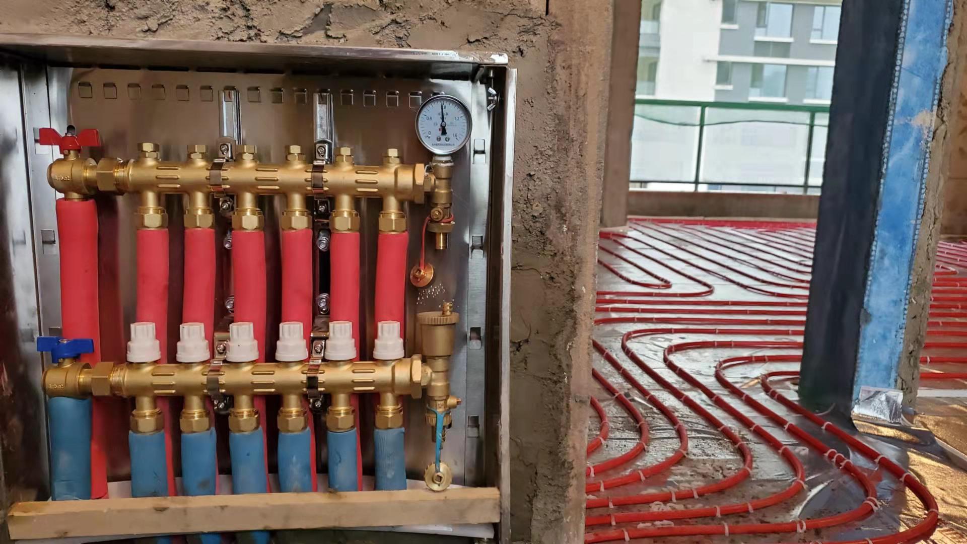 The three return pipes of the floor heating have a non-heat treatment ...