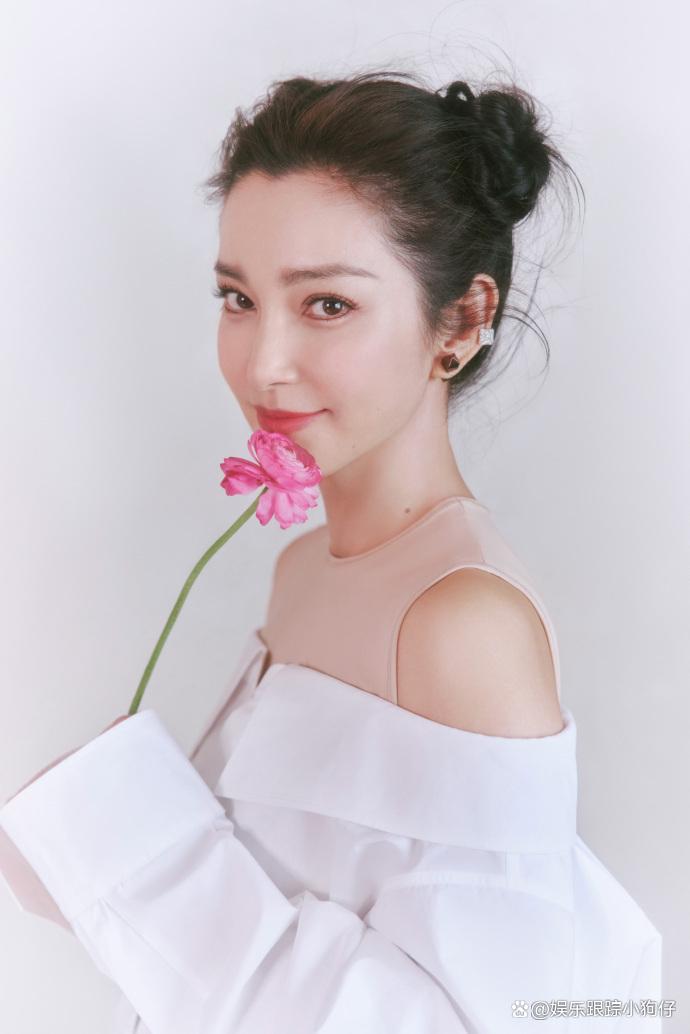 Li Bingbing's hair with double balls is tender or well-maintained? 50 ...