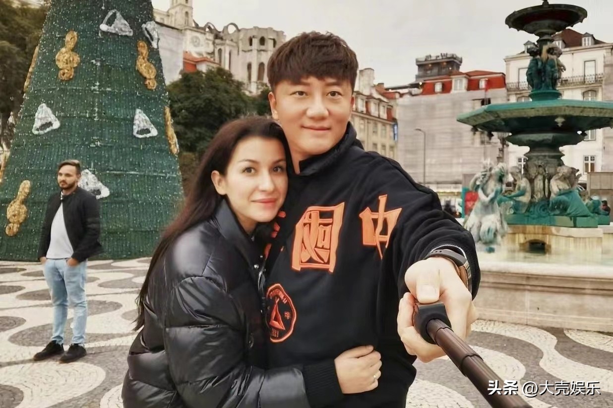 Yang Ying and Guan Zhe were photographed skiing together. The ...