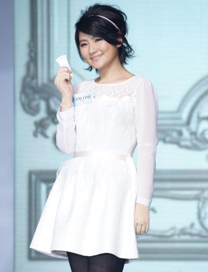 Ren Jiaxuan once again broke the age limit, black stockings paired with ...