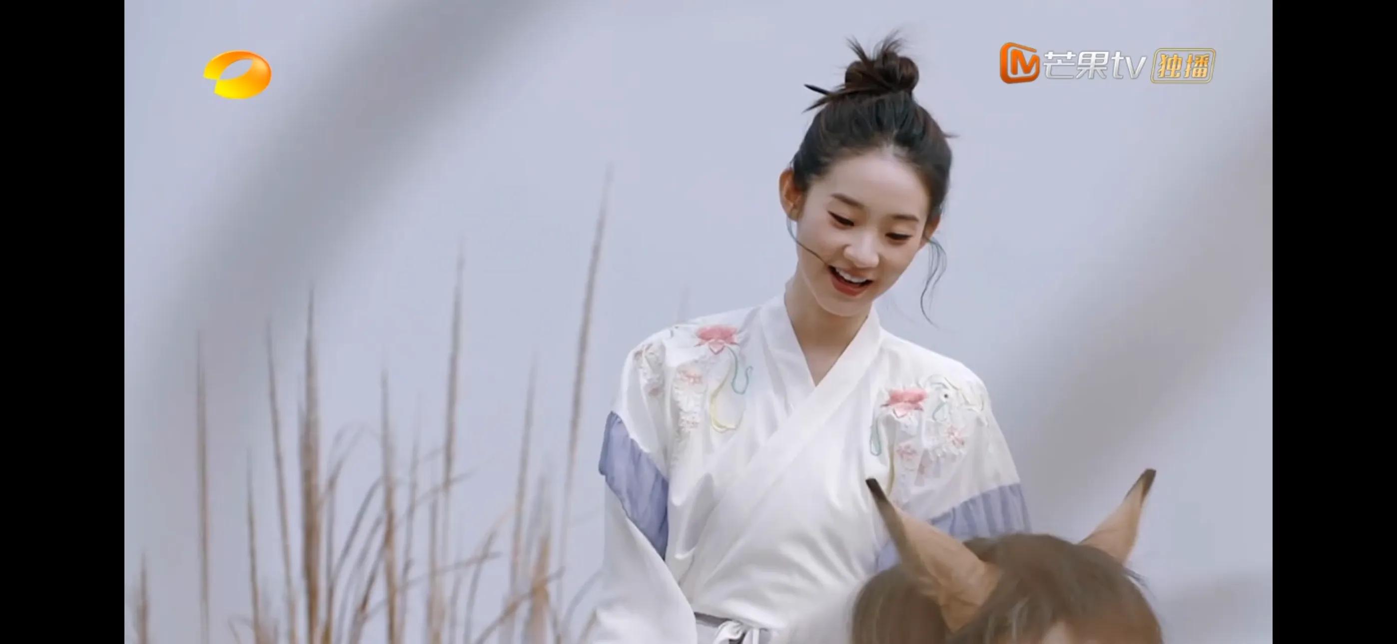 Zhang Yifan was frequently favored by Wang Han's apprentice Wu Zelin in "The Little Shop on the ...