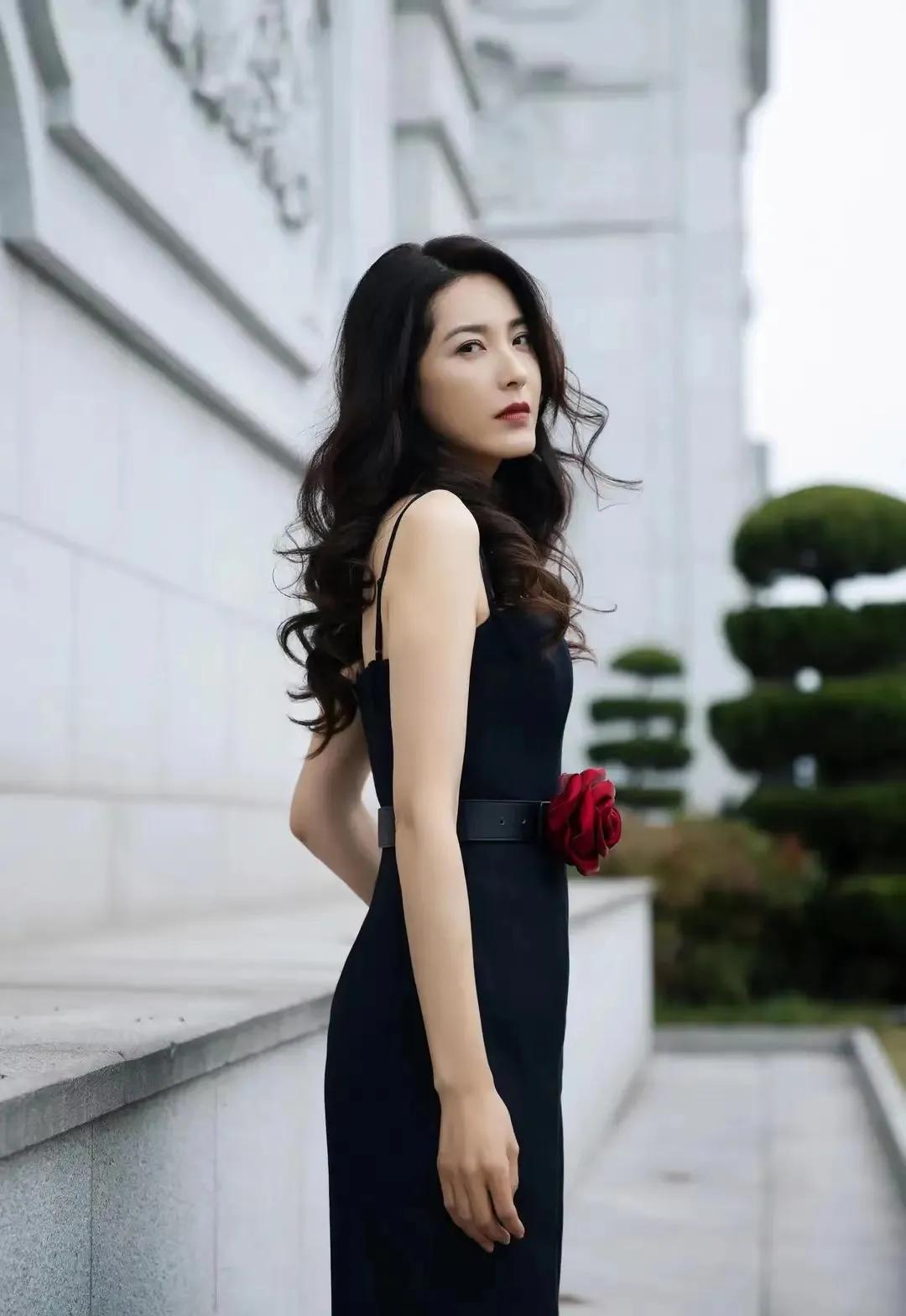 Sexy Zeng Li - iNEWS