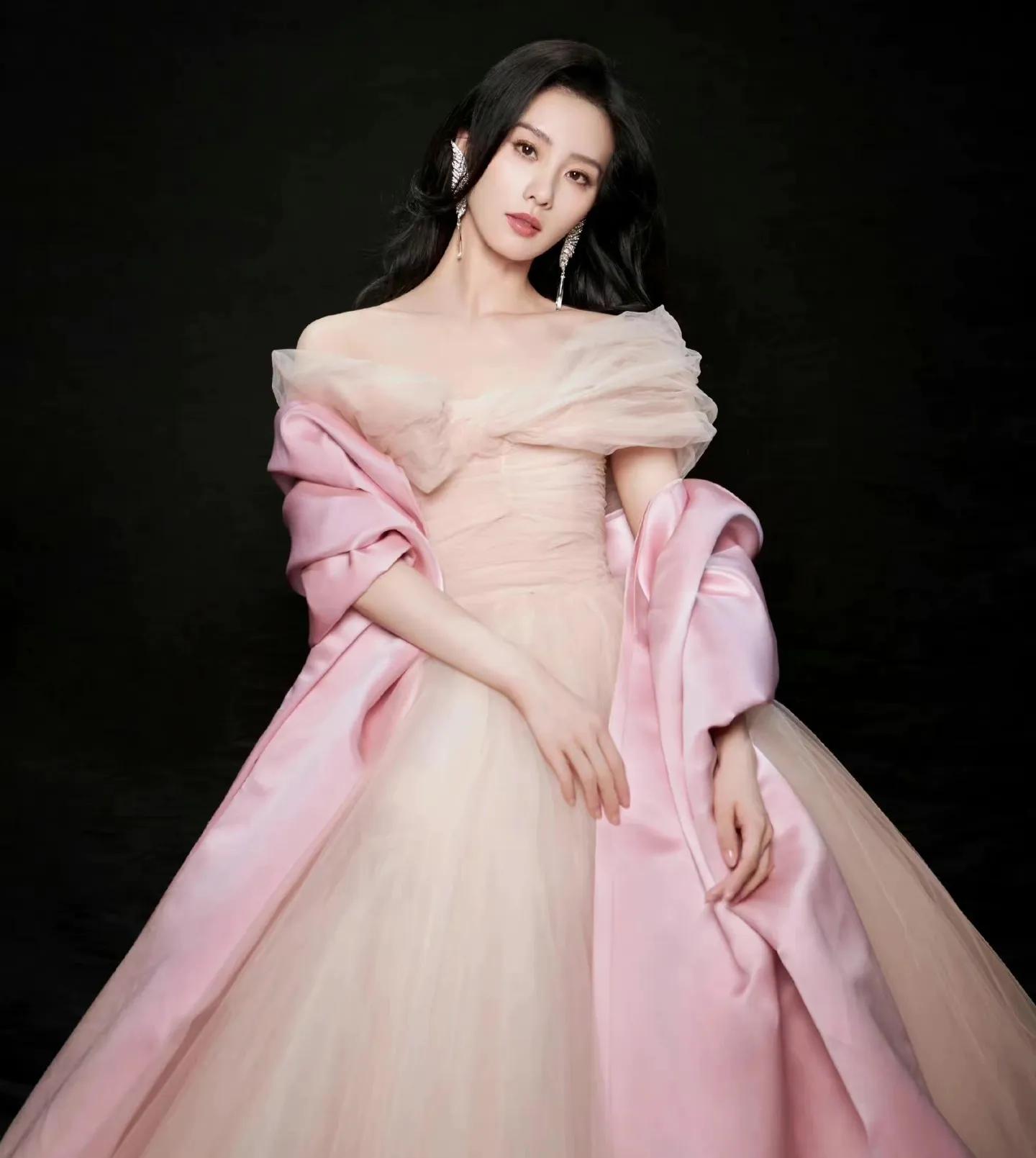 Liu Shishi's pink dress - iNEWS
