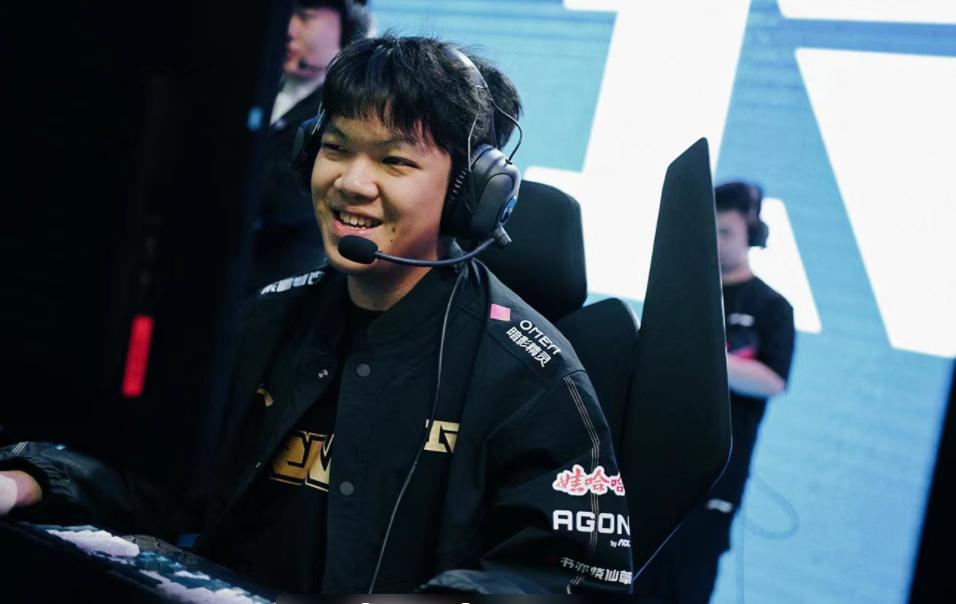 Good guy! The CEO of the RNG team bowed and apologized and appeared on the hot search, and the ...