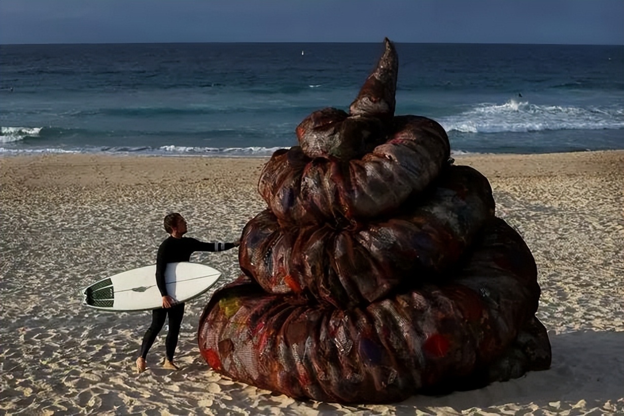 A 4-meter-long "poop" appeared on a foreign beach, which is surprising ...