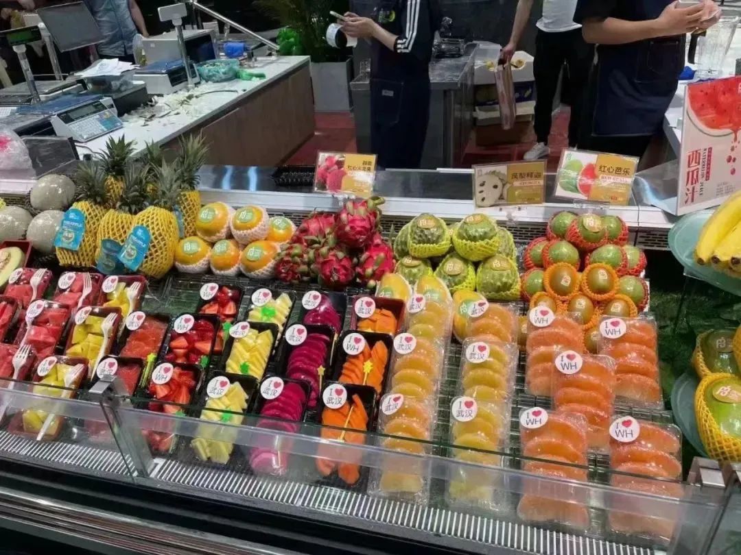 Supermarket fresh cut fruit display appreciation - iNEWS