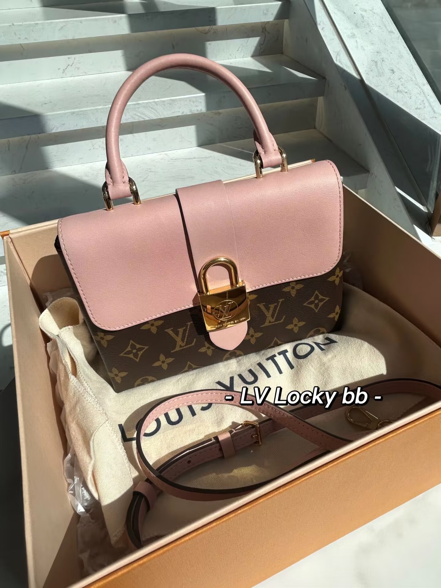 Lv locky bb pink postman is beautiful! Can't shoot it! ! - iNEWS