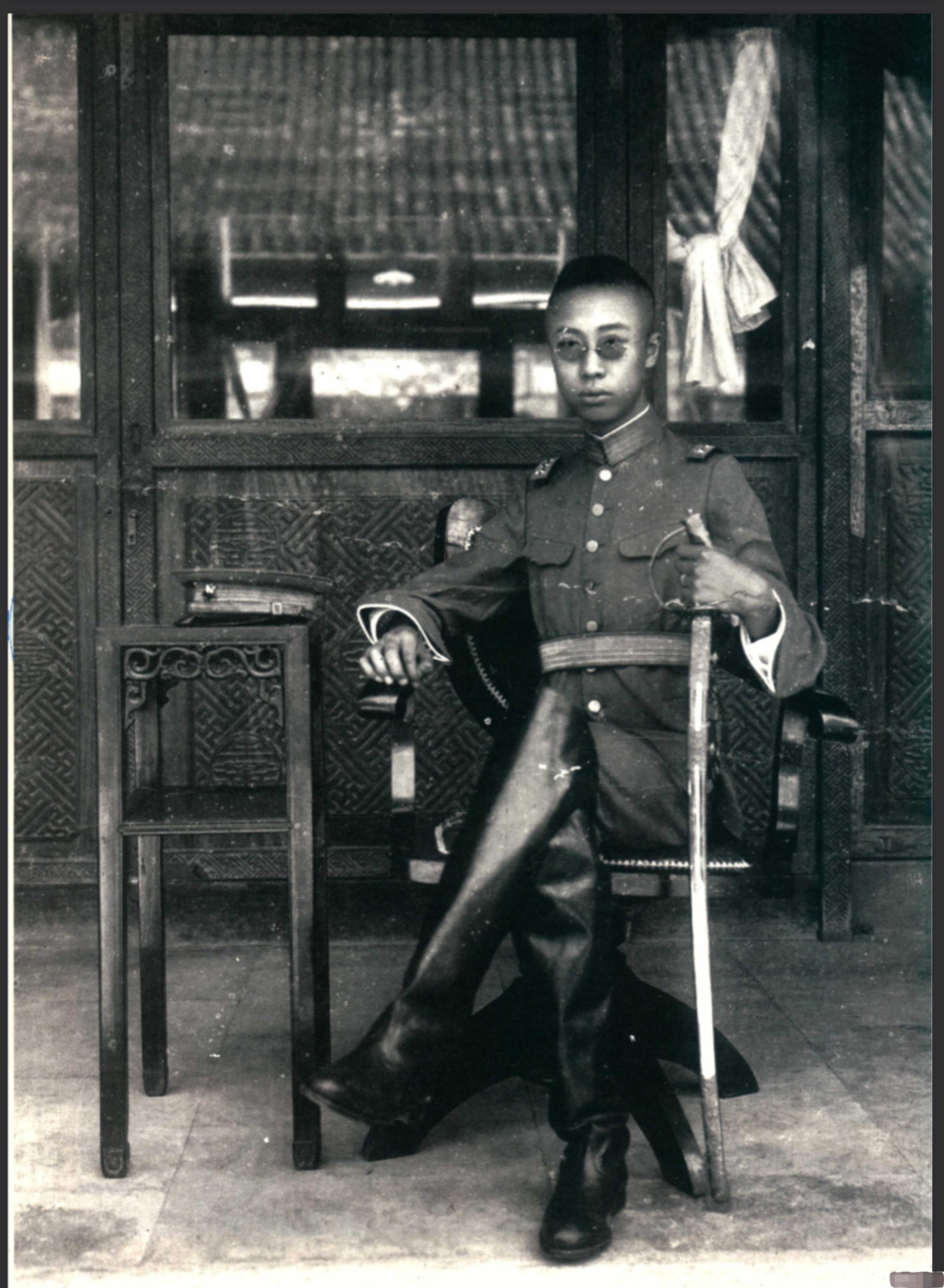 After Puyi was released from prison, he went to visit the eunuch who ...