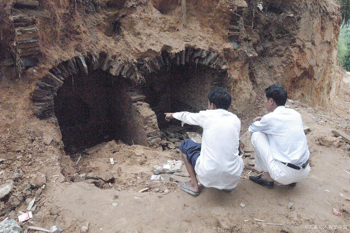 What is the difference between archeology and tomb robbing? - iMedia