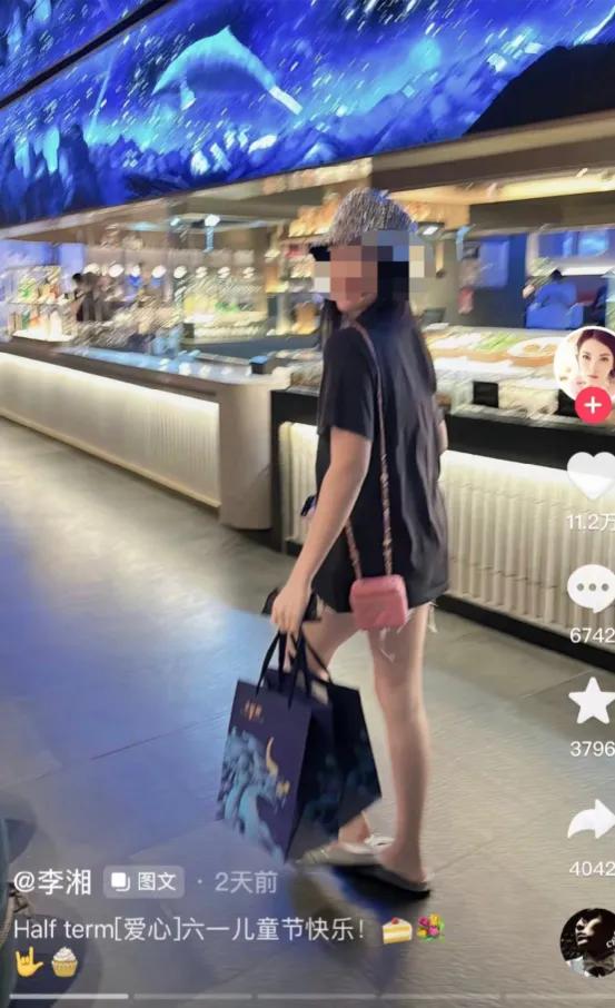 Wang Shiling's "Showing off Wealth Photos" let us understand that "poor ...