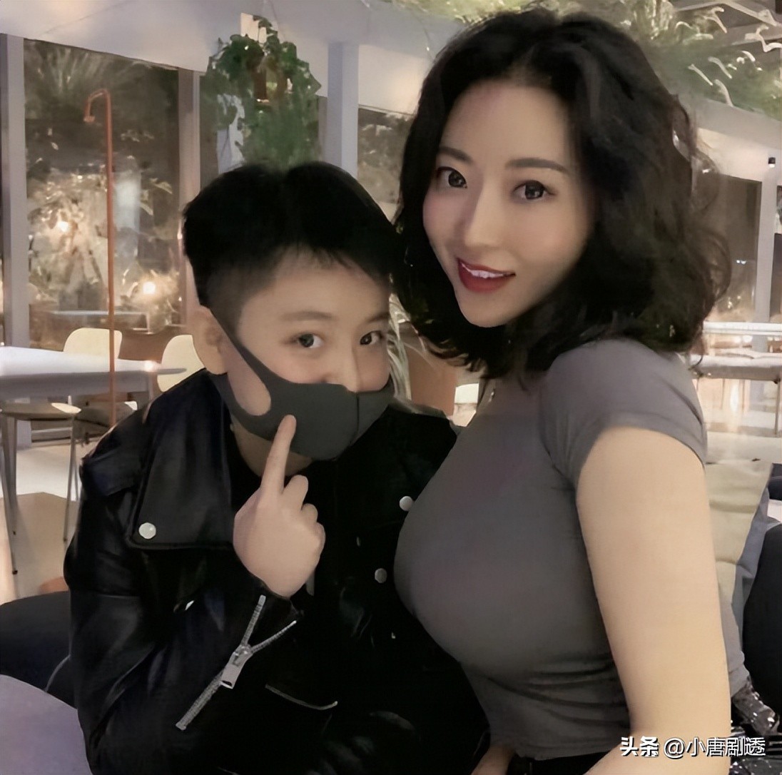 What is the charm of Jiang Pingting, who "fascinated" Liu Qiangdong ...