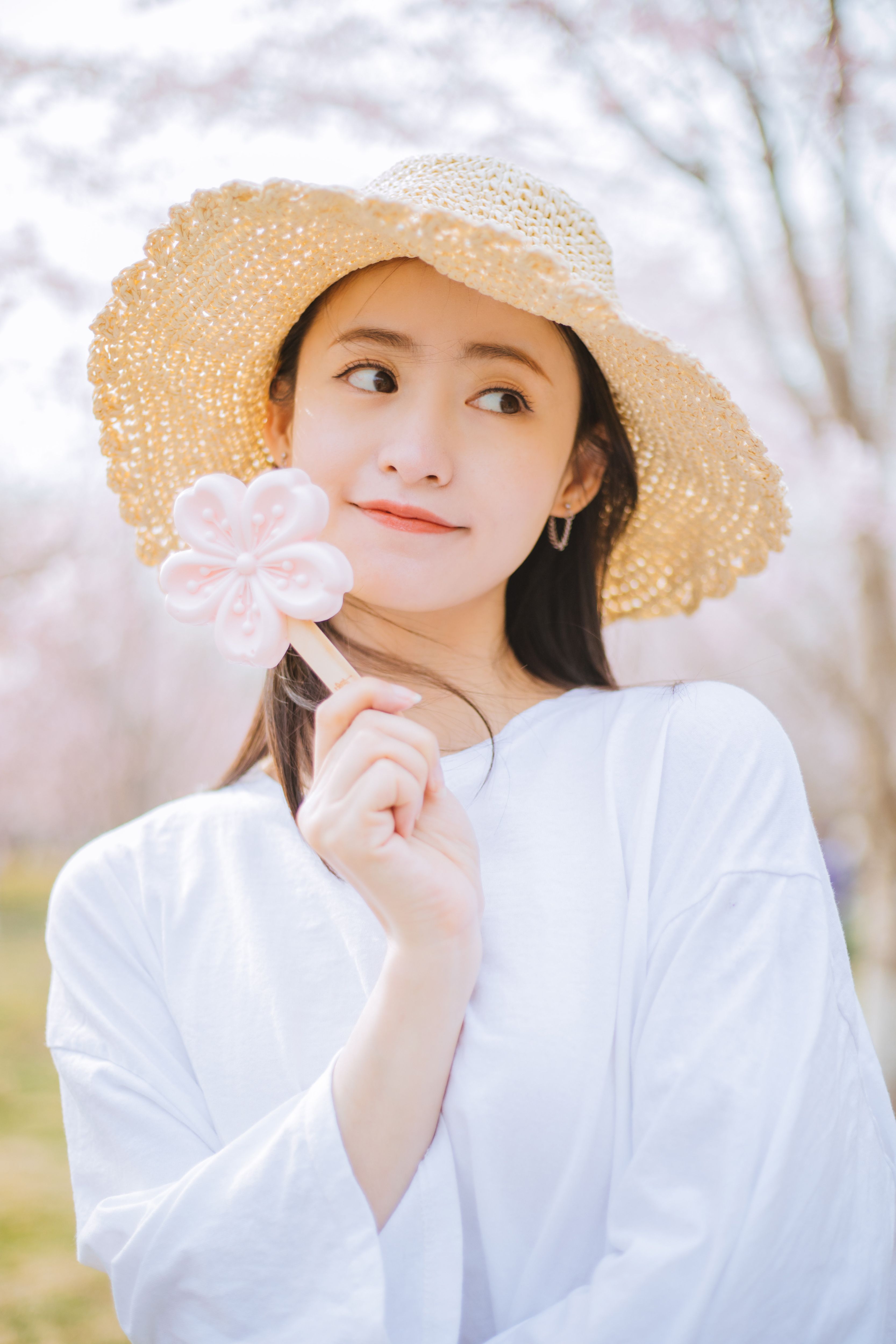 Yiling's new drama recently released a photo of spring atmosphere and a ...