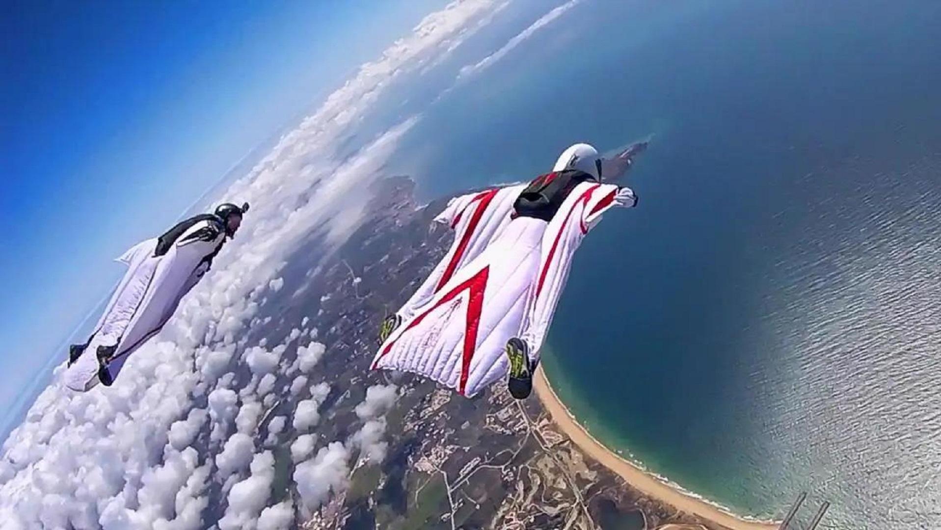 What is wingsuit flying?An extreme sport with a mortality rate of up to ...