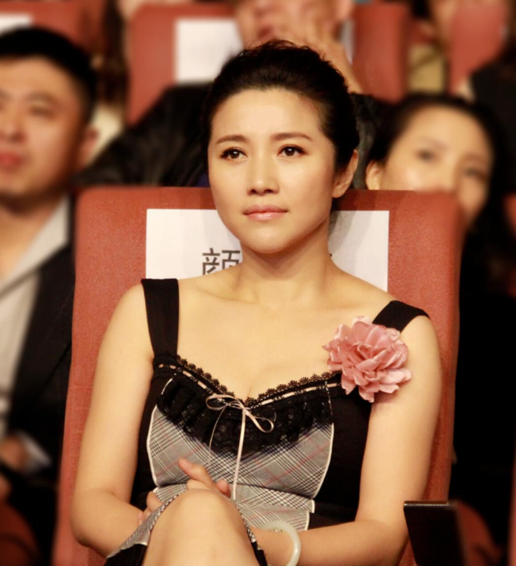 Actor Yan Bingyan, whose mother has been terminally ill for 8 years, won 8 movies in one fell ...