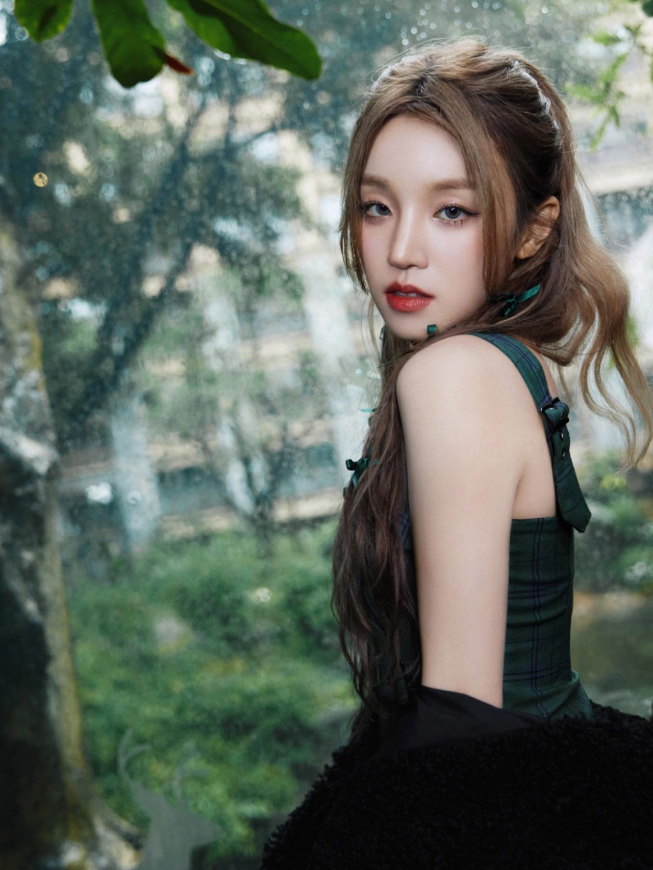 Song Yuqi looks up after finding the right style! Let's run and compete ...