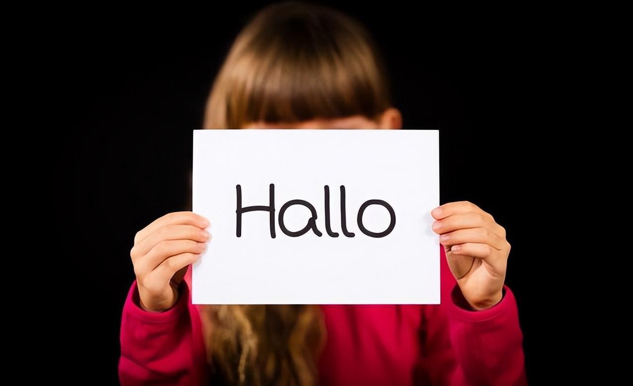 Is it rude not to say hello?Please let go of the child who is unwilling ...