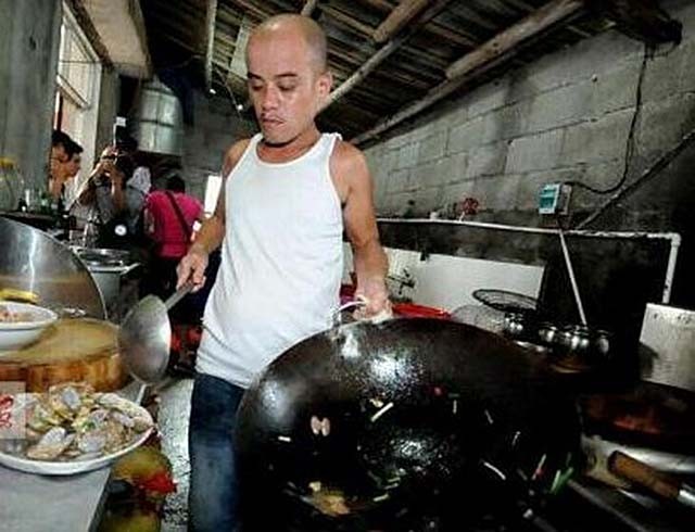 In 2014, the bald chef in Guangxi became popular with a bald head, and ...
