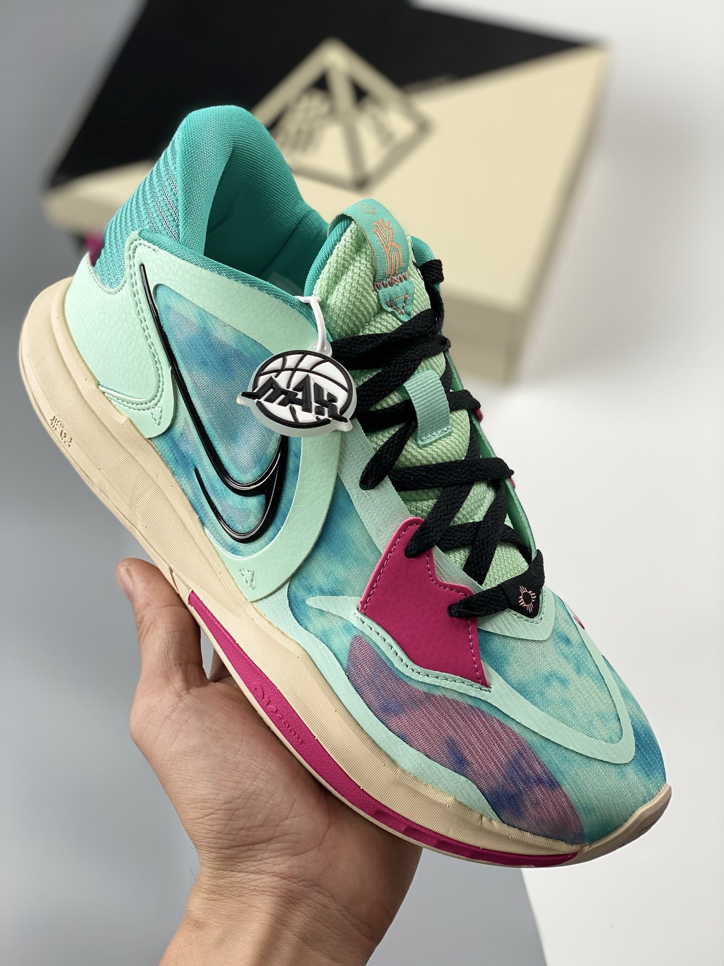 RIVALRY LOW California style early spring new sneakers? - iNEWS