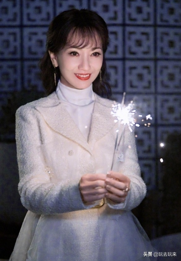 Zhao Yazhi posted the latest "Wish" photo, still charming at the age of ...