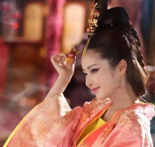 Daji's "bad habit" before going to bed makes King Zhou obsessed - iNEWS