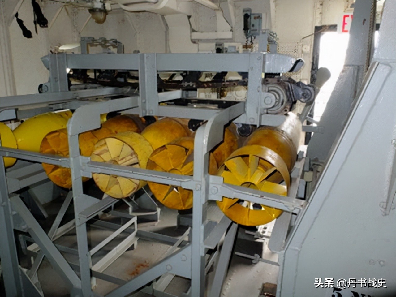 An anti-submarine weapon stronger than the hedgehog, the British "Squid ...