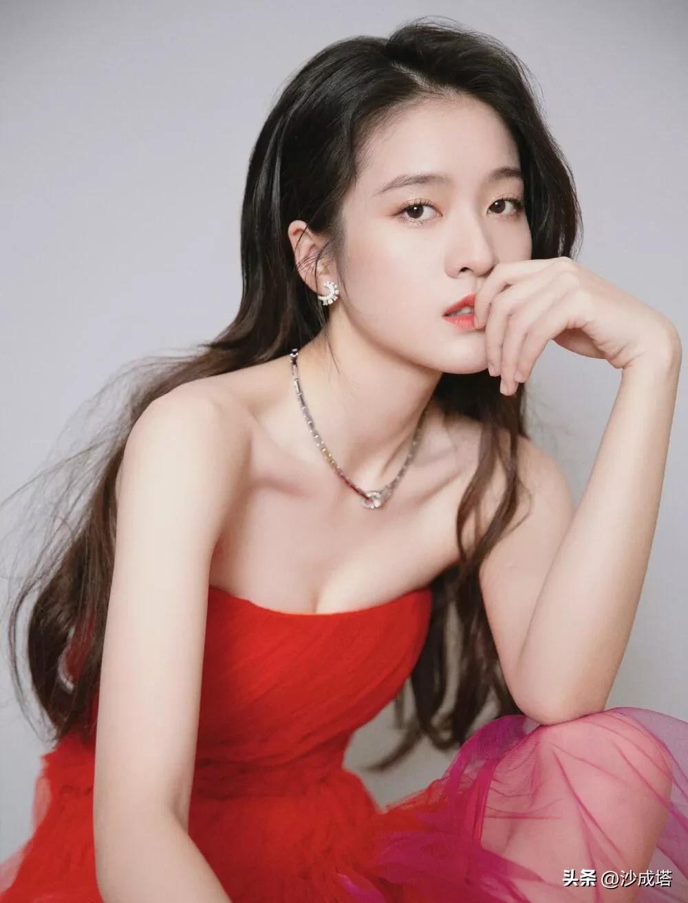 Sexy and charming Zhang Xueying - iNEWS