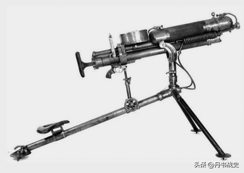 The predecessor of the Lewis machine gun, the McLean machine gun with ...