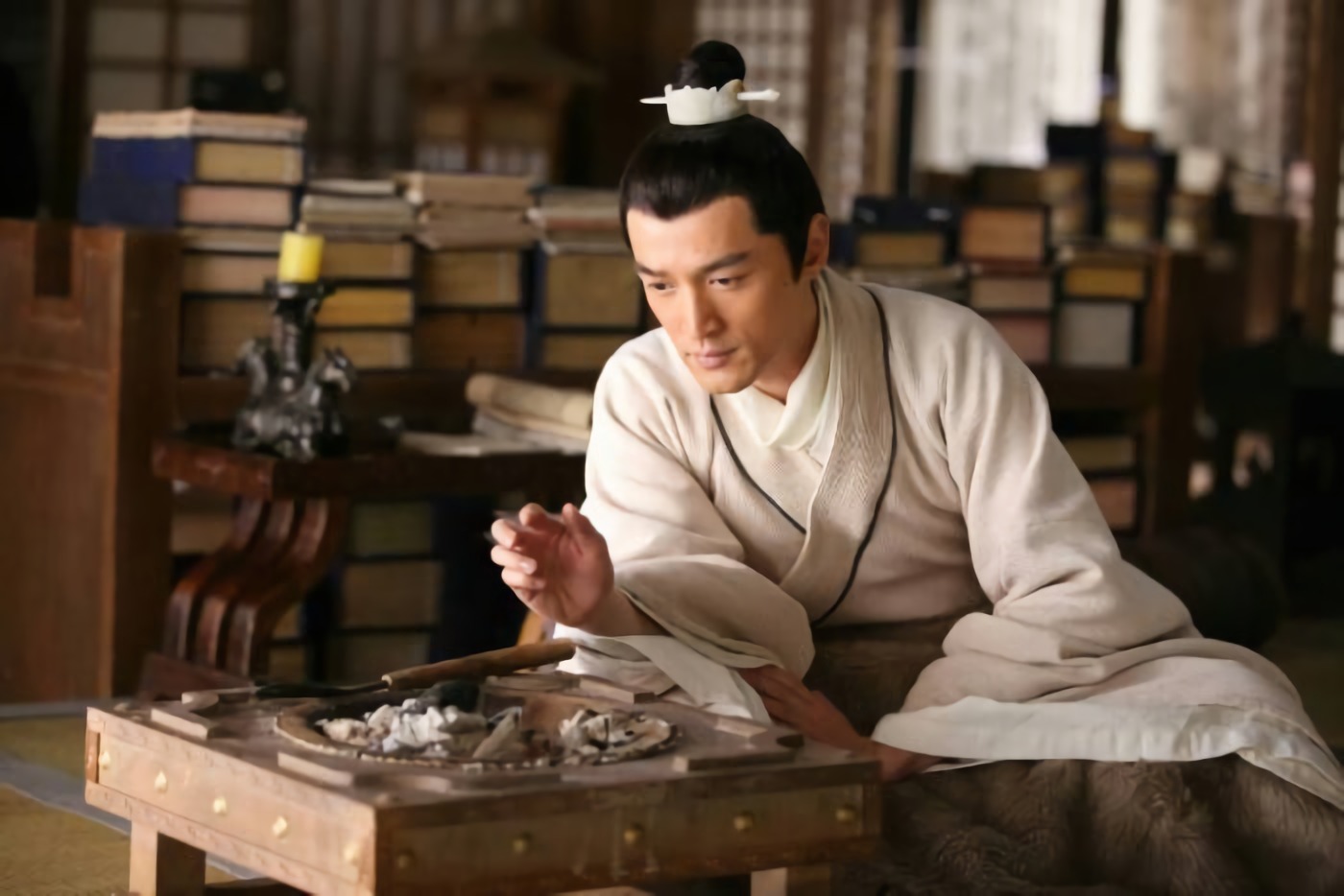 There are nearly 6,000 Chinese surnames, and only 8 surnames have ...