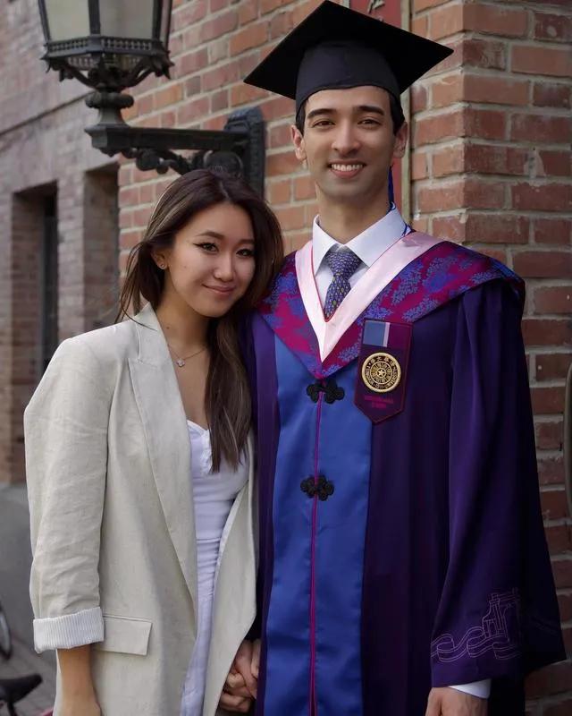 Wei Wei's eldest son graduated from Tsinghua University with a master's ...