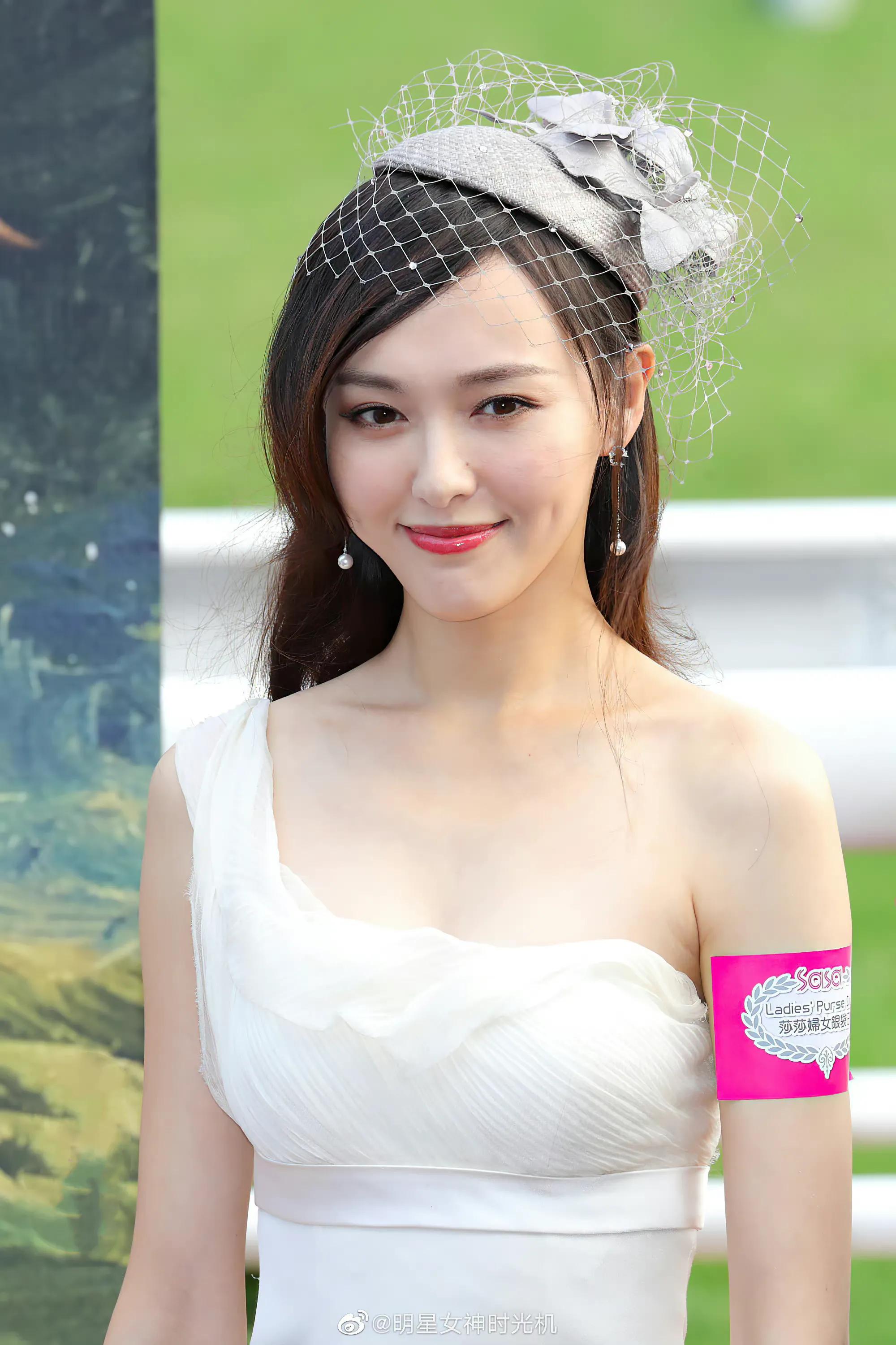 Tang Yan's Muguang smile is as soft and delicate as it flows into her ...