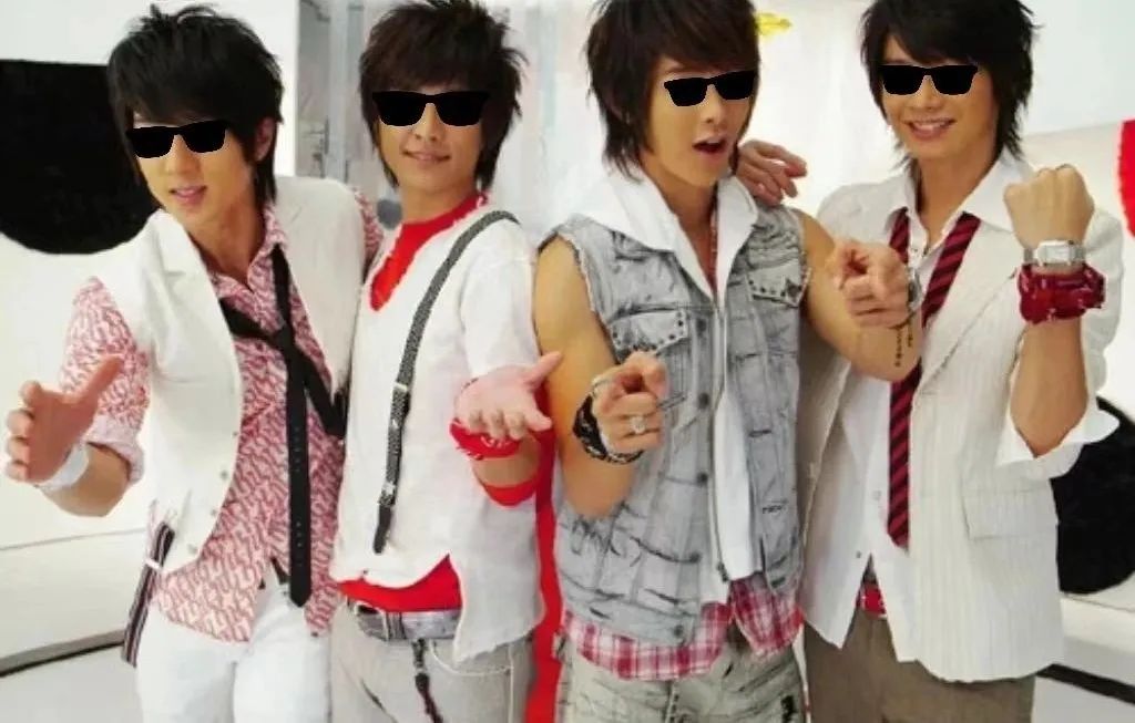 Secretly taking private photos, revealing intimate videos... This ...