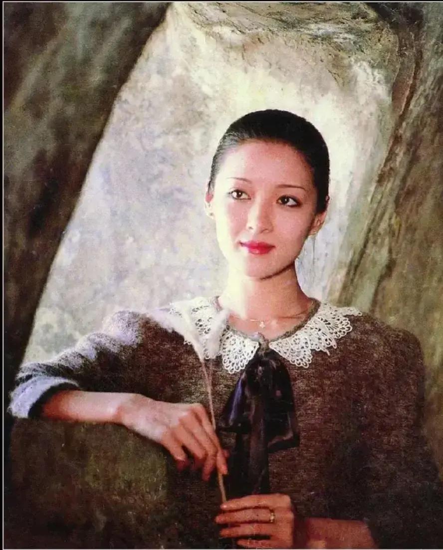 Who is more beautiful, Brigitte Lin or Hu Yinmeng? An old photo of the ...