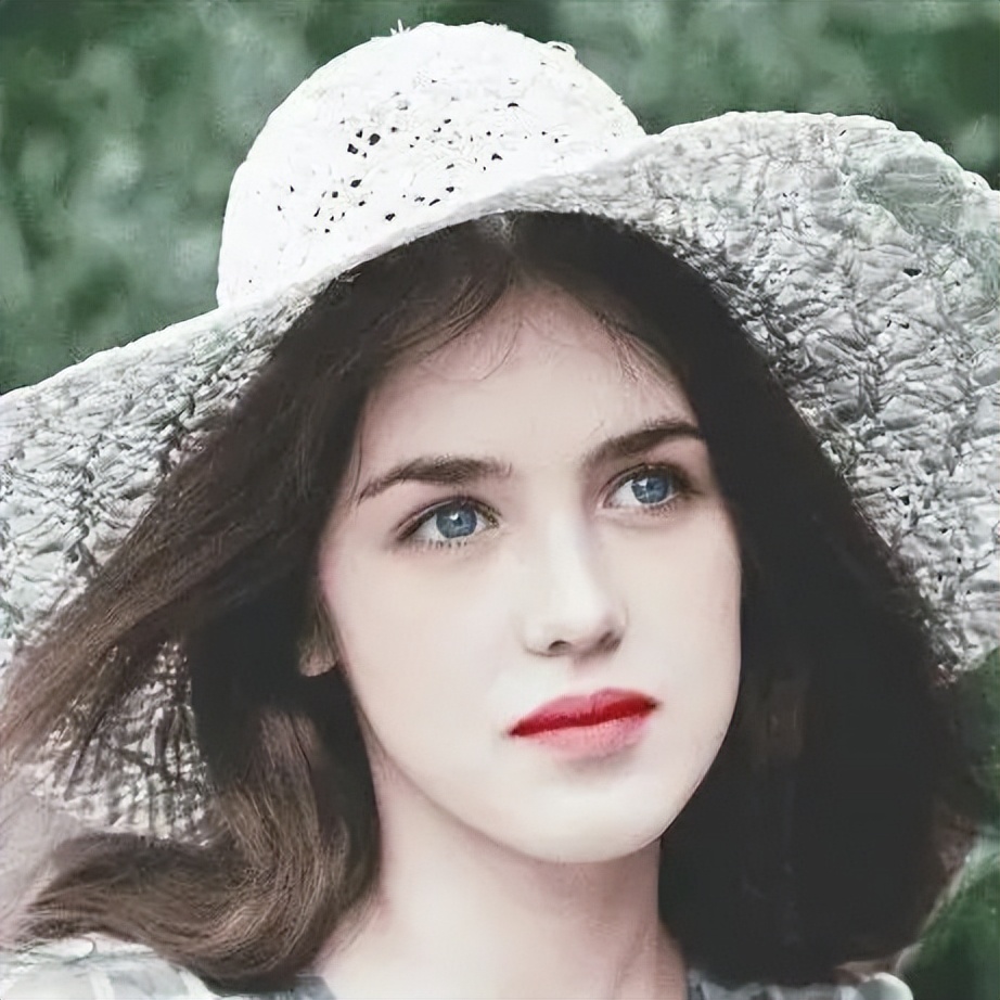 At a glance, take stock of those French beauties in the movies - iMedia